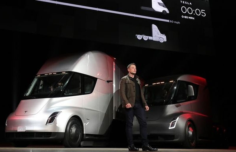 Elektrikli TIR Tesla Semi için ilk siparişler gelmeye başladı