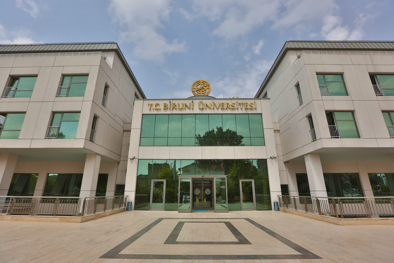 Biruni Üniversitesi ve Hastanesi BT altyapısını yüksek performanslı ağ ...