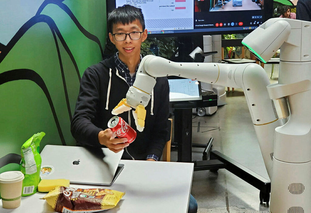 Google'ın yeni robotları çalışanlar için soda ve cips getiriyor - CIO ...